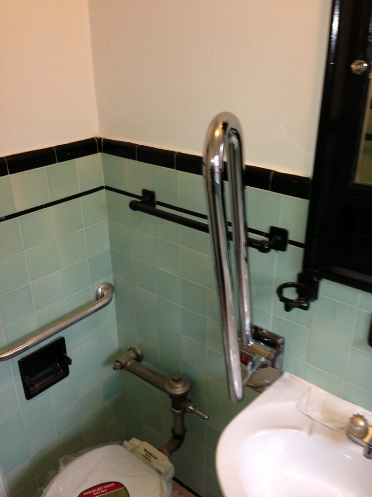How to Provide Grab Bar Bathroom Safety